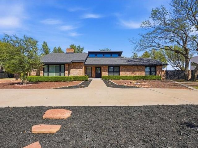 107 Wood Cir, Levelland, TX 79336