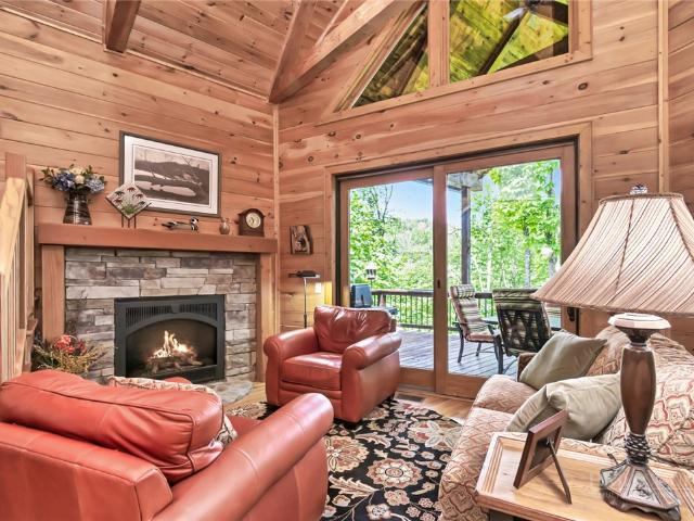 107 Woodridge Rd + 4.6 acres