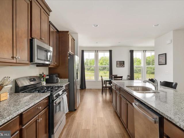 107 Wake Robin Ct