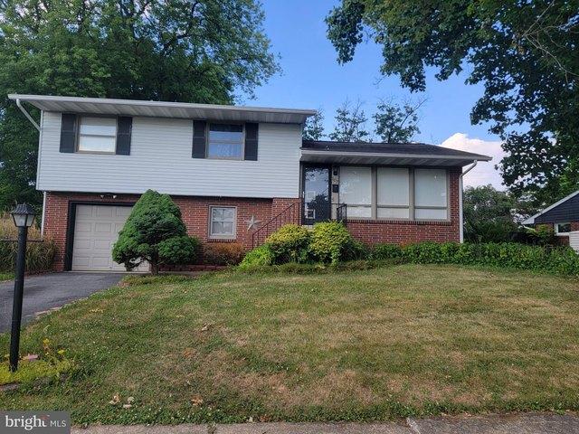 107 Winston Dr, Mechanicsburg, PA 17055