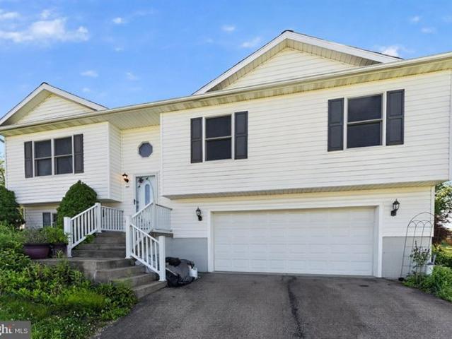 107 Winter St, Crucible, PA 15325