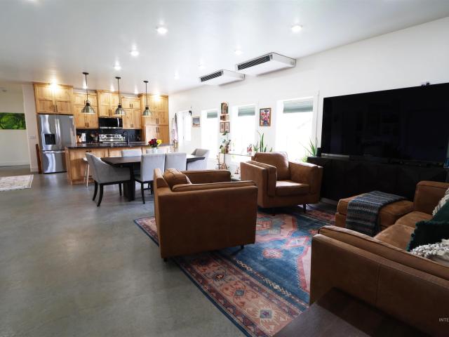 107 Winters Ave