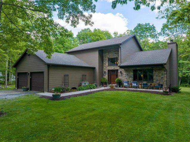 107 Tatra Dr, Franklin, PA 18235