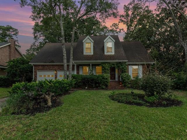 107 Thrush Ln, Summerville, SC 29485
