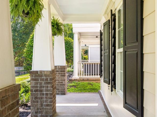 107 Tulip Ln