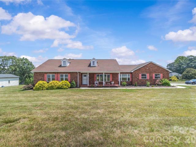107 Twin Lakes Drive