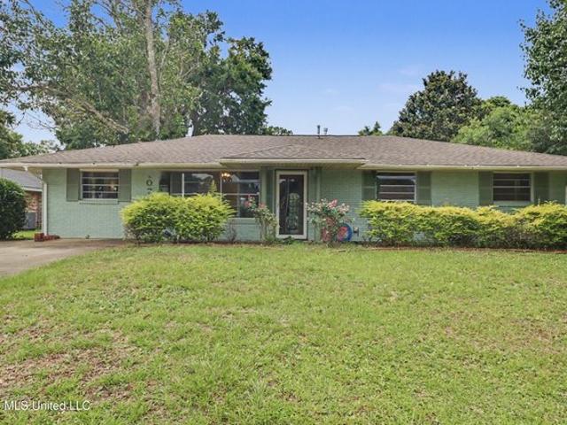 107 Vance Pl, Long Beach, MS 39560