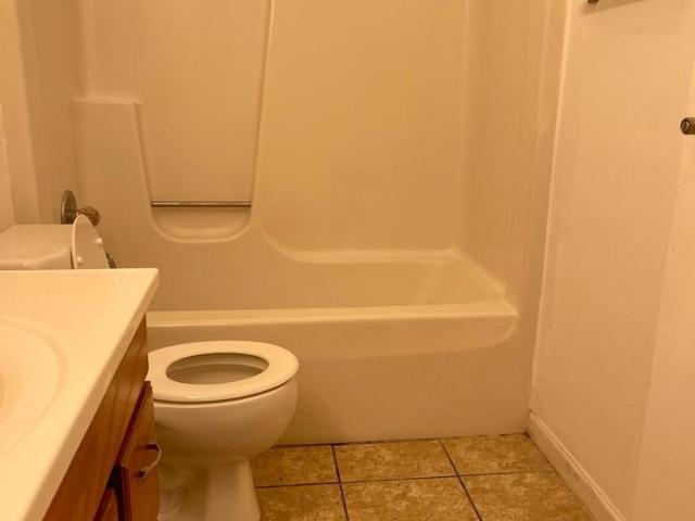 107DAN 4 Bedroom Apartment for Rent at 107 E Daniel St, Champaign, IL 61820