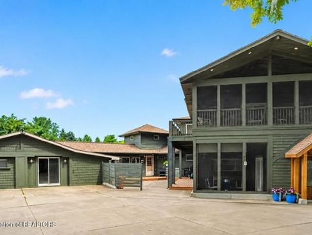 10841 Bond Rd, DeWitt, MI 48820