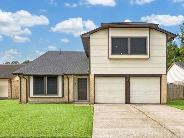10842 Mesquite Dr, La Porte, TX 77571