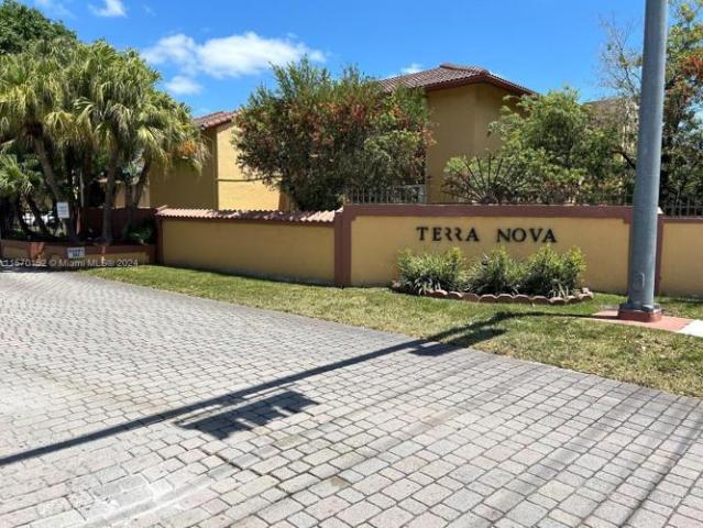 10845 NW 7th St #22 15, Miami, FL 33172