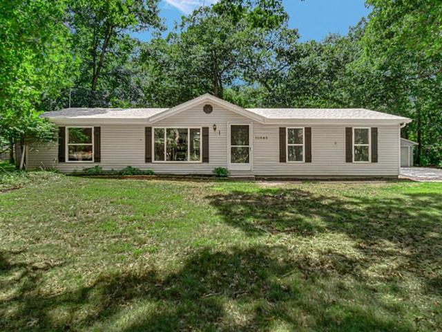 10848 Edgewood Dr, Demotte, IN 46310