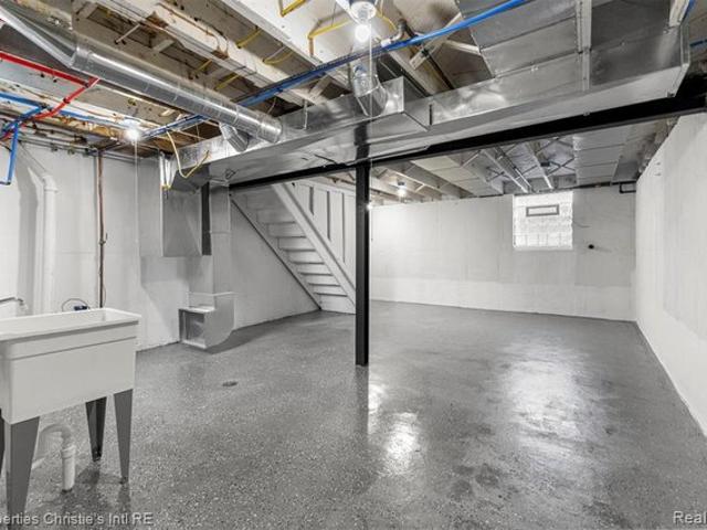 1084 Nottingham Rd, Detroit, MI 48224