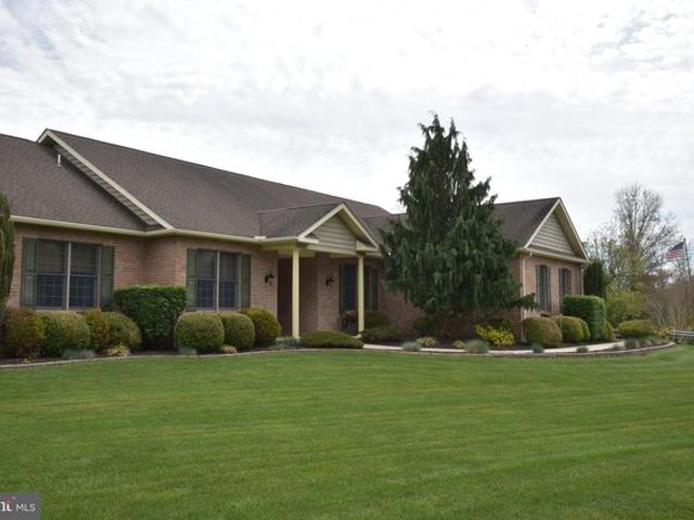 1084 Old School Rd, Quakertown, PA 18951