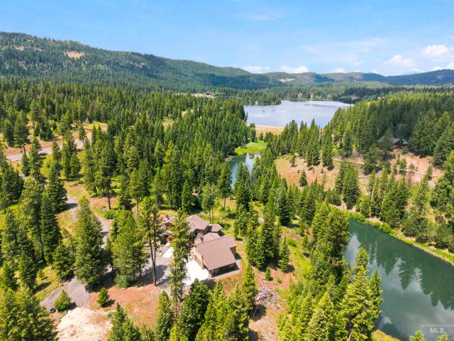 1084 Blackhawk Lake