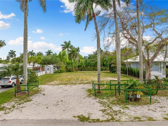 1084 Broad Ave N, Naples, FL 34102 | MLS #225010