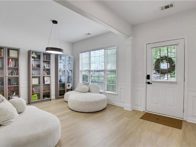1084 Dunedin Trail