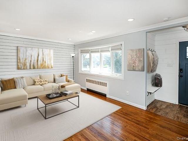 1084 Hicksville Road