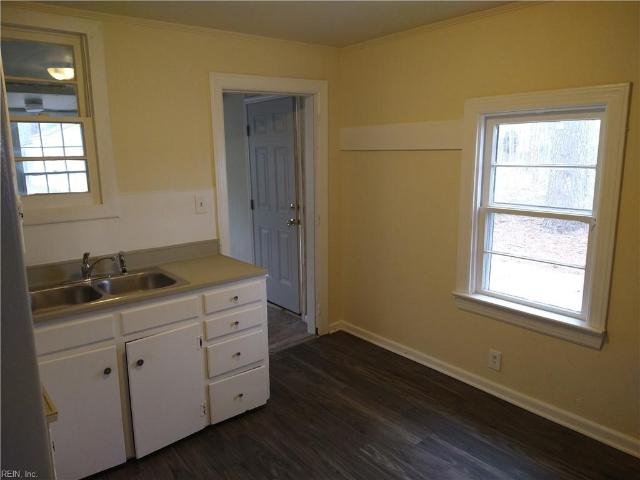 1084 Kempsville RD