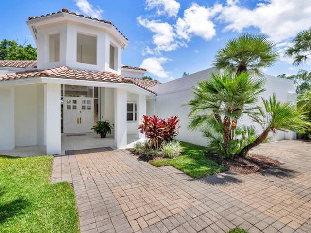 1084 Seagull Park Rd S, West Palm Beach, FL 33411