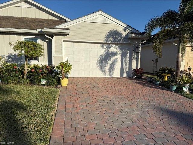 1084 Tranquil Brook Dr, Naples, FL 34114