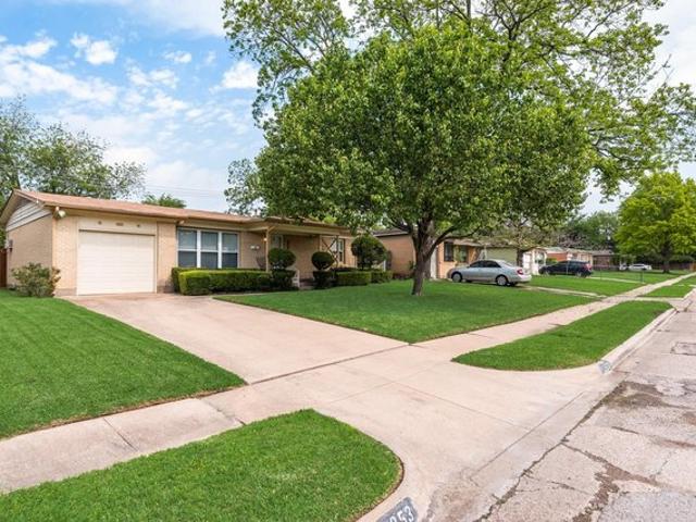10853 Sharondale Ln, Dallas, TX 75228