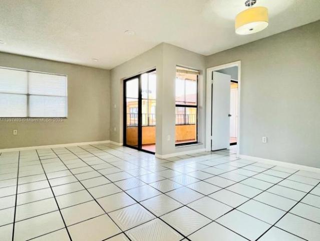 10857 7th St NW #22 17, Miami, FL 33172