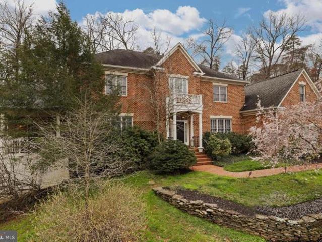 10857 Flowerstone St, Oakton, VA 22124