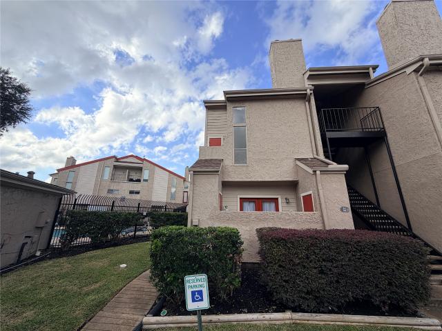 10855 Meadowglen Ln, Unit 822, Houston, TX 77042 | MLS #50781 | Compass