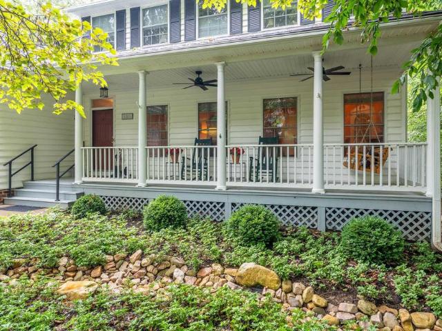 1085 Blackburn Bluff