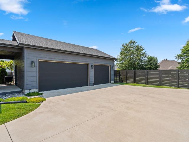 1085 E Valley Trail Drive