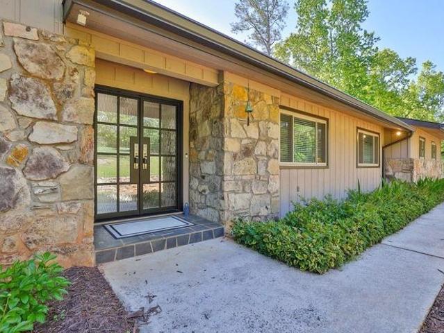 1085 Lake Charles Dr, Roswell, GA 30075