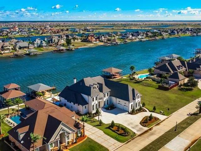 1085 Lakeshore Blvd, Slidell, LA 70461 | MLS #2560