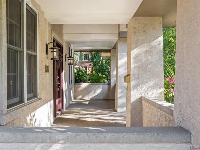 1085 S Vine Street