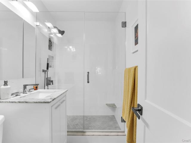 1085 Warburton 210