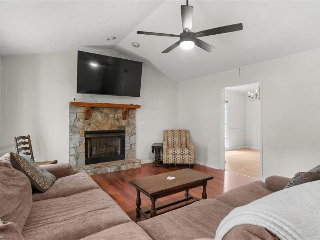 1085 Woodbury Road