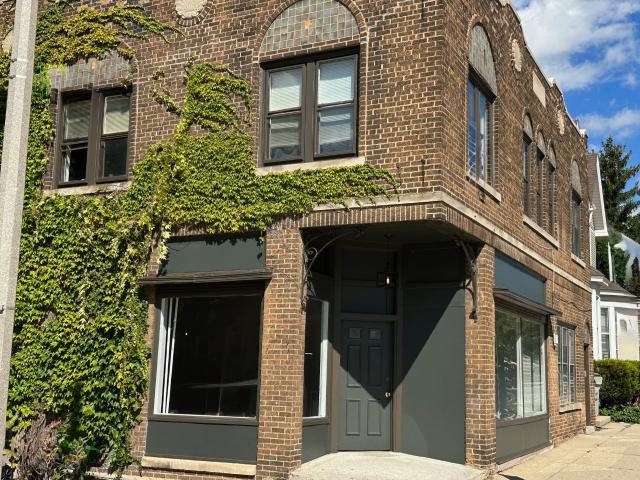 $1085– 1 BR, 1 BA Apartment, Heat Included, Free Laundry 1603 N Van Buren