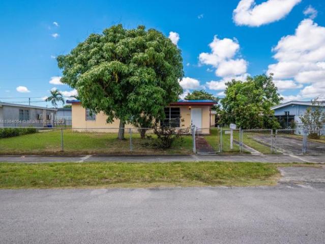 10860 40th Ter SW, Miami, FL 33165