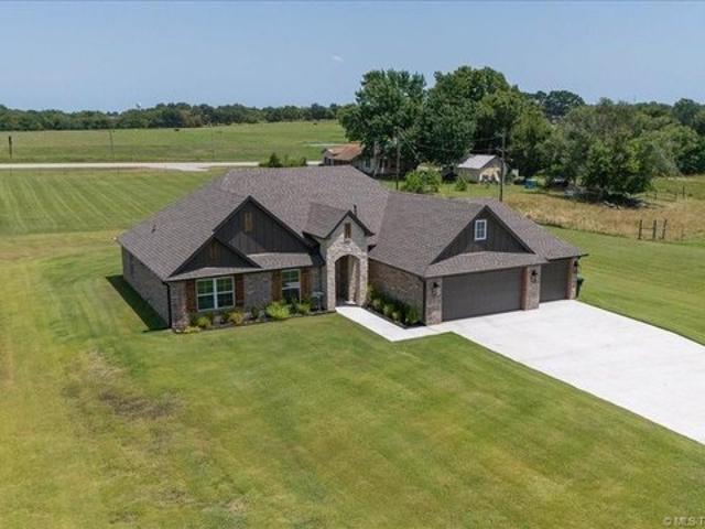 10860 E 450 Rd, Claremore, OK 74017