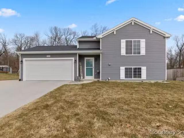 10865 Autumn Oak Dr SE, Lowell, MI 49331 MLS 25010127
