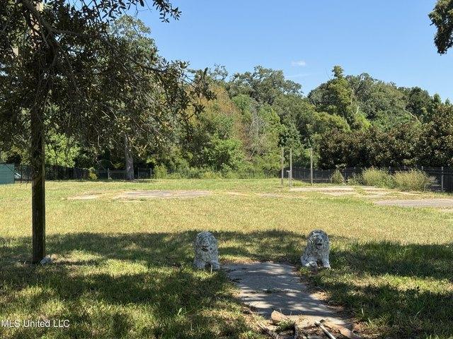 1086 Beach Blvd, Biloxi, MS 39530