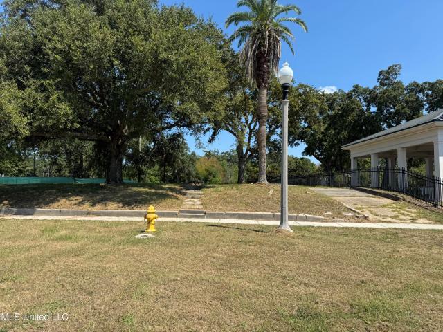 1086 Beach Boulevard