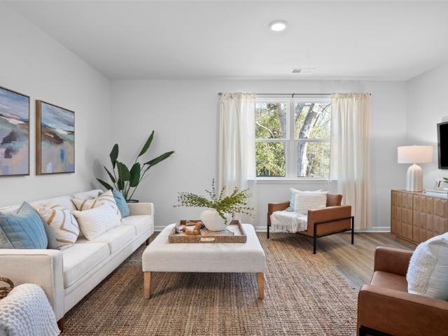 1086 Bergamot Road