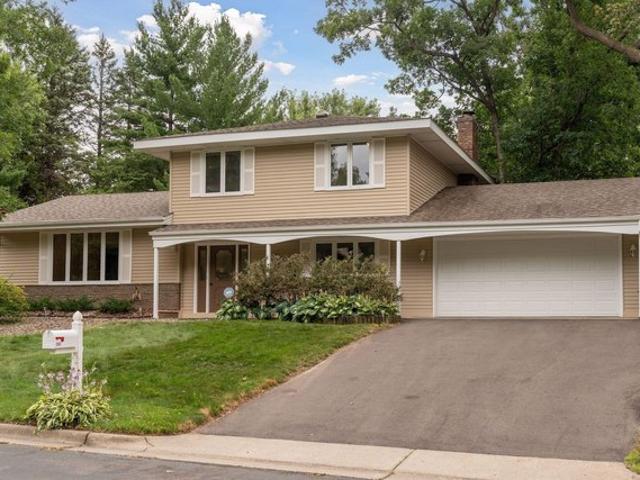 1086 Carlton Dr, Shoreview, MN 55126