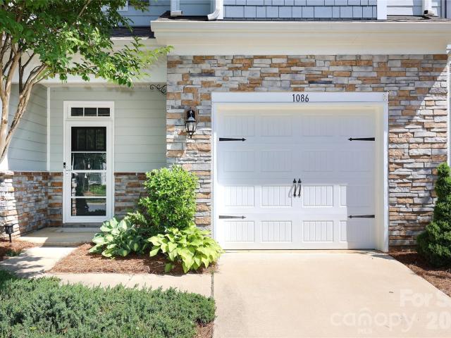 1086 Chicory Trace