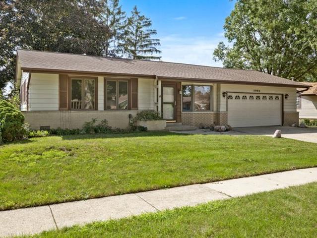 1086 Hickory Ln, Elk Grove Village, IL 60007