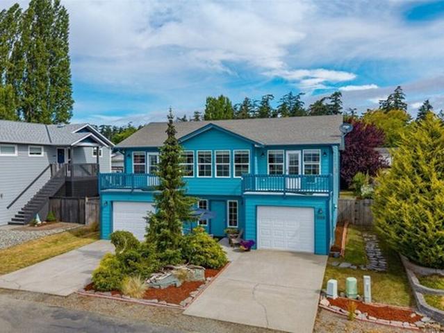 1086 Landing Cir, Oak Harbor, WA 98277