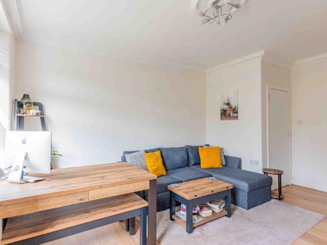 1086L West Richmond Street, Edinburgh, EH8 9DZ