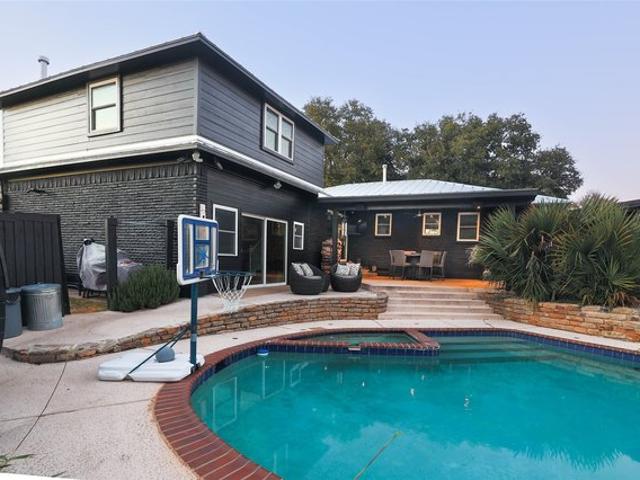 10872 Caprock Cir, Dallas, TX 75218