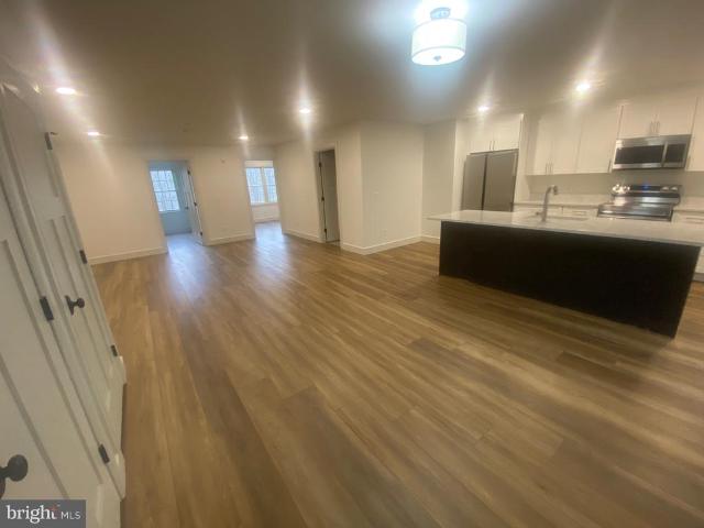 1087 Mount Tom Road # 204
